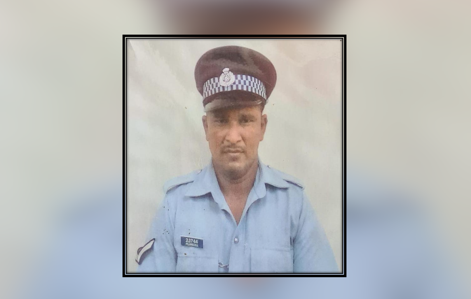 Policeman collapses and dies at home after experiencing difficulty with ...