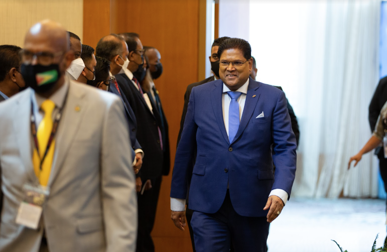Suriname's President encourages a "responsible approach" for oil and ...