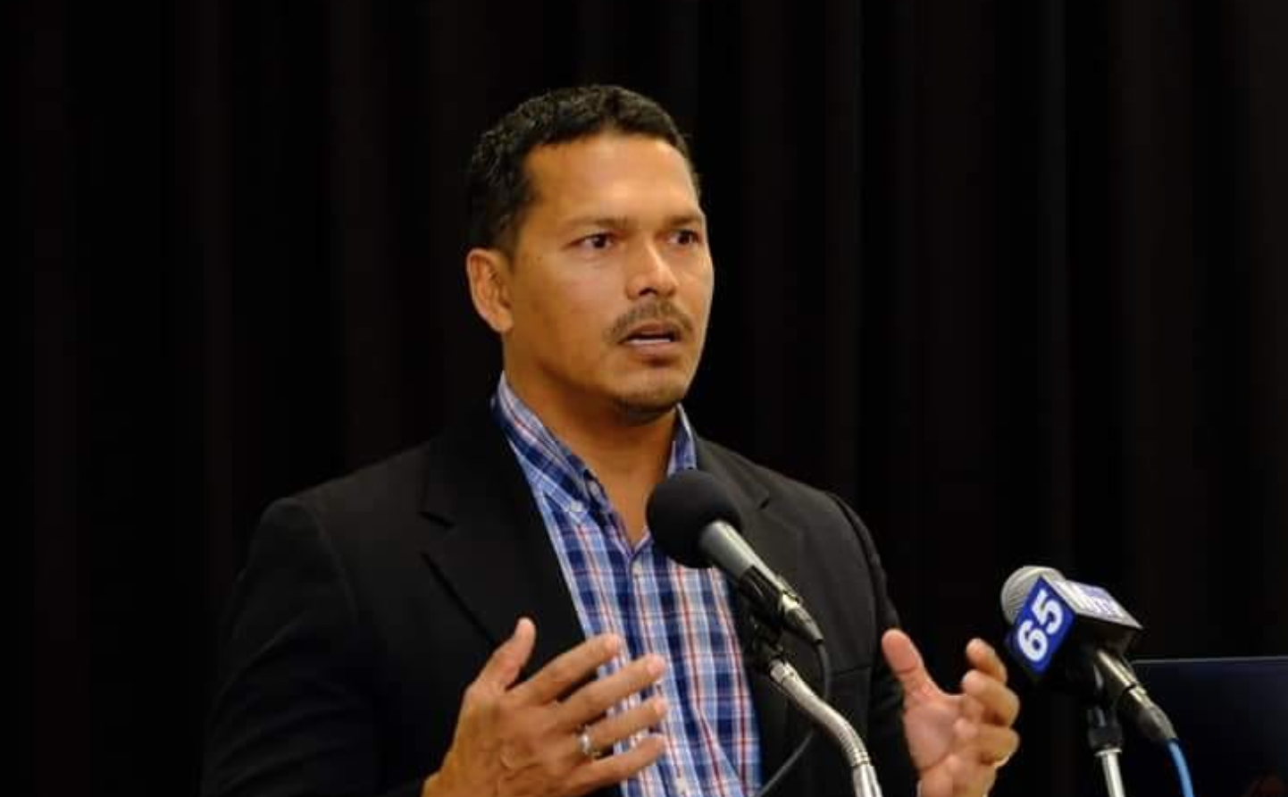 Lenox Shuman to form new "El Dorado Airlines"; Steps down as Government ...