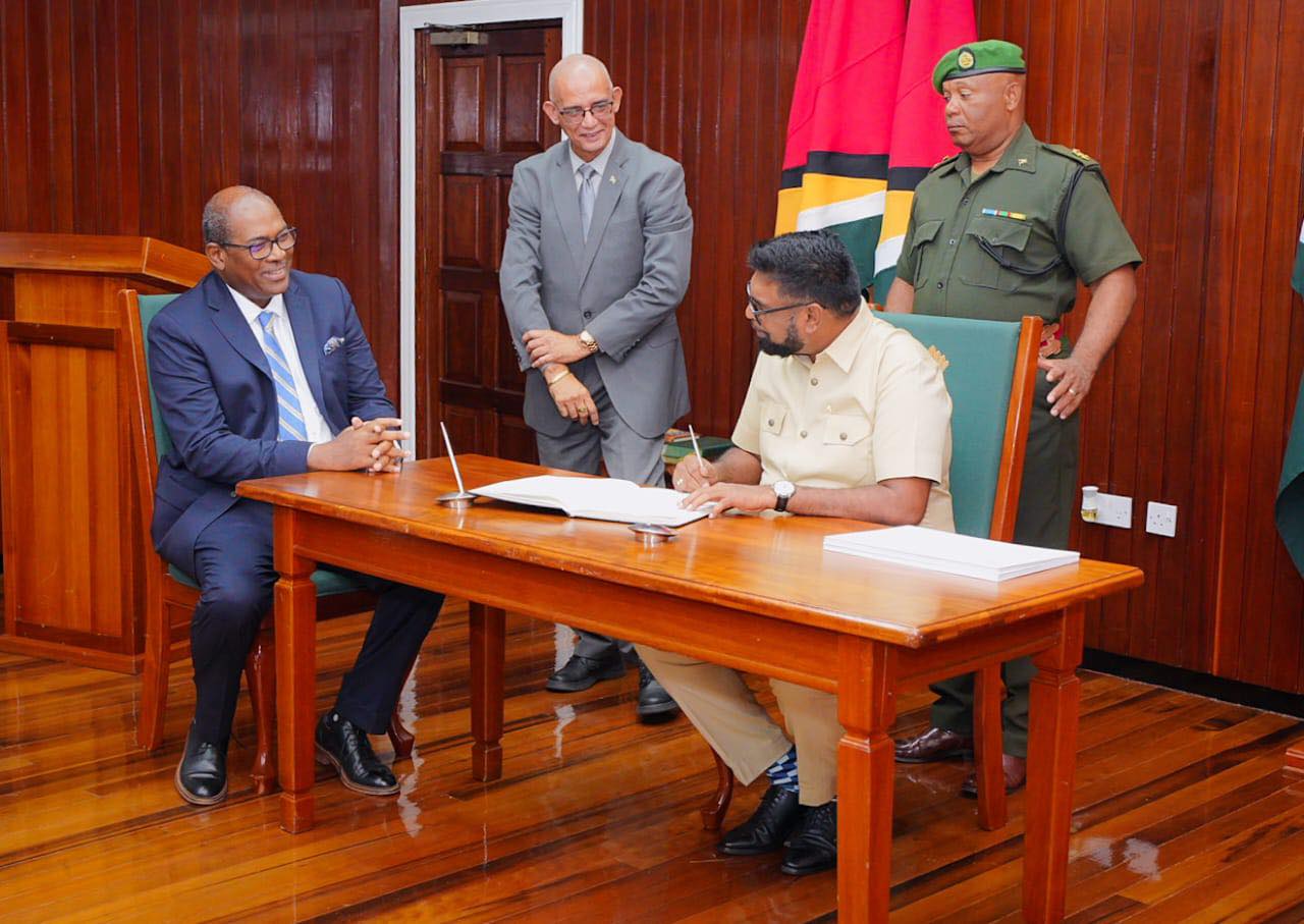 Constitutional Reform Commission members take oath of office; retired ...