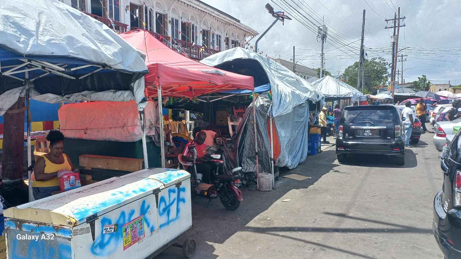 High Court orders removal of vendors and their structures from outside ...