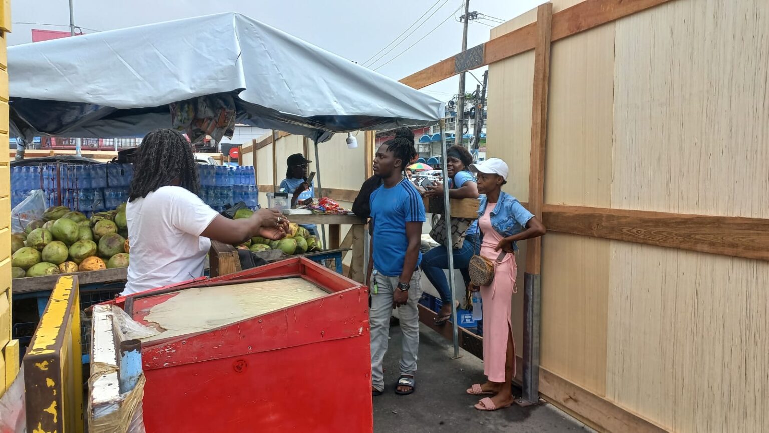 Vendors decry being blocked out as Stabroek Market square ...