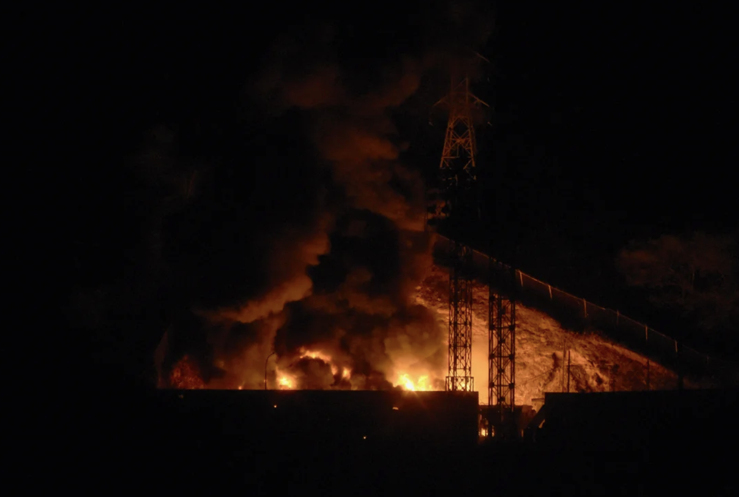 BREAKING: U.S. launches military strikes on Venezuela as Trump ...