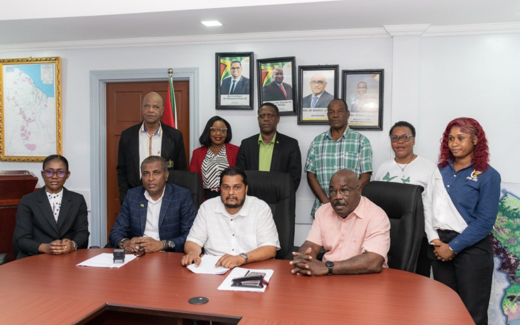 City Council and GLU sign Collective Labour Agreement for improved ...